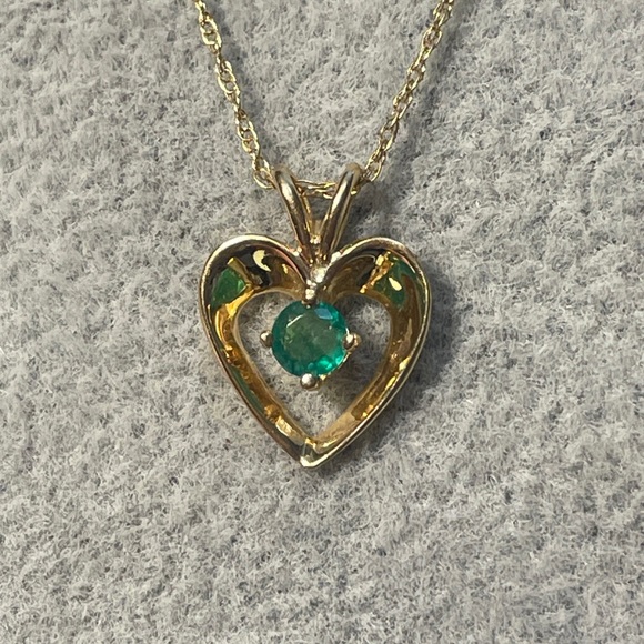 CID | Jewelry | Elegant 4k Gold Heart Pendant With 14k Gold Chain ...
